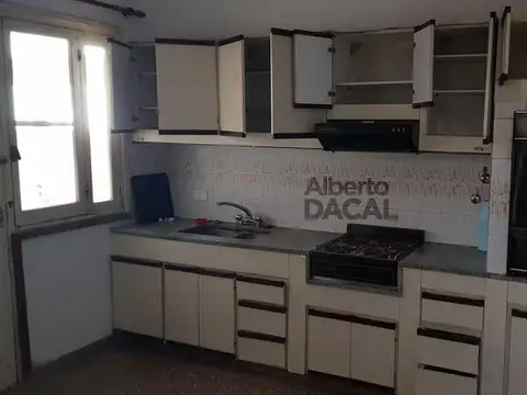 Casas en Venta de ALBERTO DACAL PROPIEDADES en La Plata - Inmuebles Clarín