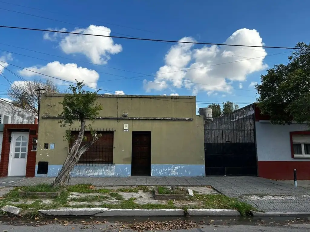 Venta Casa 2 dormitorios 70 años, 100m2, 2 cocheras, Julio Massenet 200, Lomas De Zamora | Argenprop
