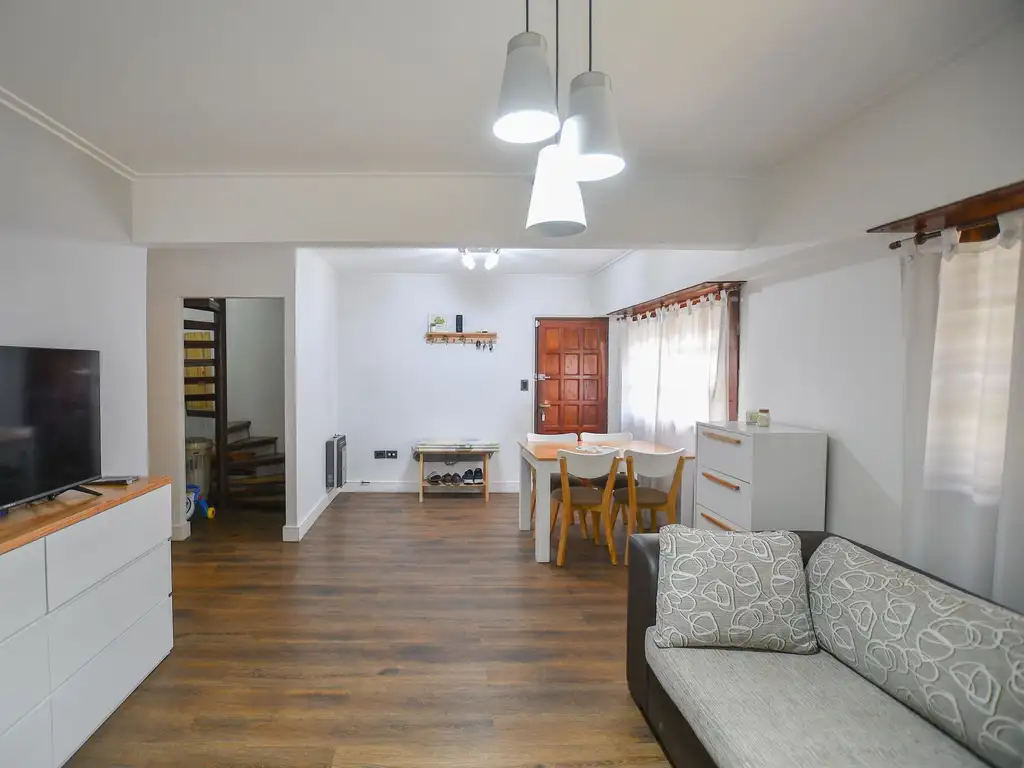 Venta Casa 2 dormitorios 40 años, 149m2, 1 cochera, 134 E/ 65 Y 66 1600, Los Hornos | Argenprop