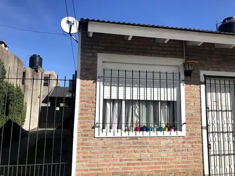 Casas en Venta de ALBERTO DACAL PROPIEDADES en La Plata - Inmuebles Clarín
