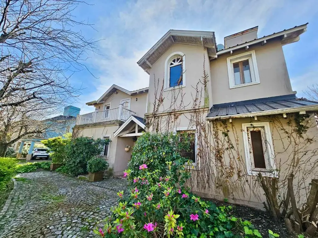 Casa en Venta en Lomas Benavidez - 6 dormitorios - Argenprop