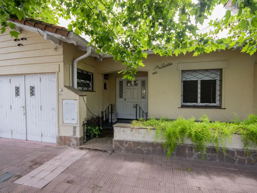 Venta Casa 2 dormitorios 40 años, 1 cochera, 103m2, Carlos Pellegrini 2000, Martinez Santa Fe ...