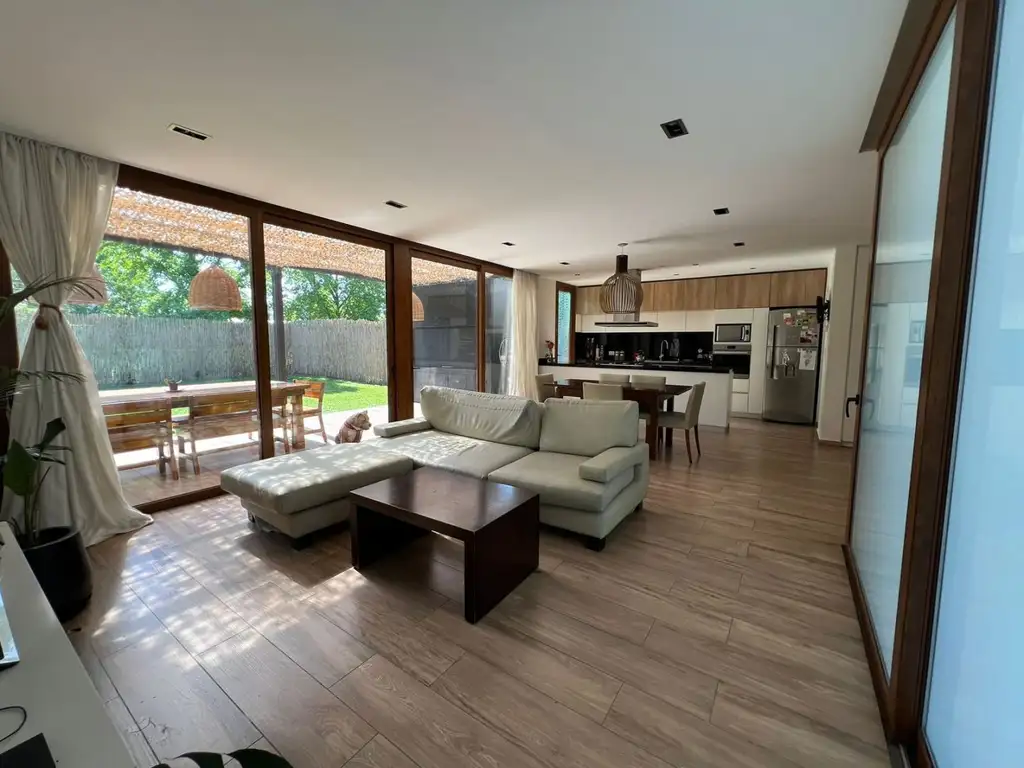 Venta Casa 3 dormitorios 1 año, 2 cocheras, 125m2, Barrio Cerrado Cañitas Del Bell, City Bell ...