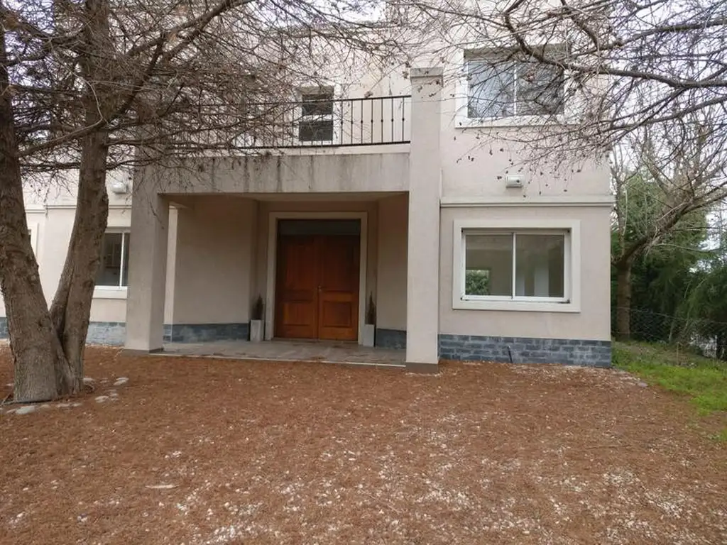 Casa Alquiler 3 dormitorios 3 años, con balcón, 3 cocheras, Villa ...