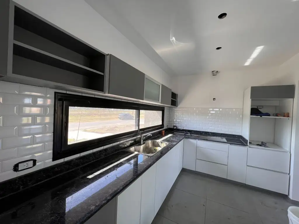 Venta Casa a estrenar 3 dormitorios, 150m2, 2 cocheras, San Sebastian Area 1, San Sebastian ...