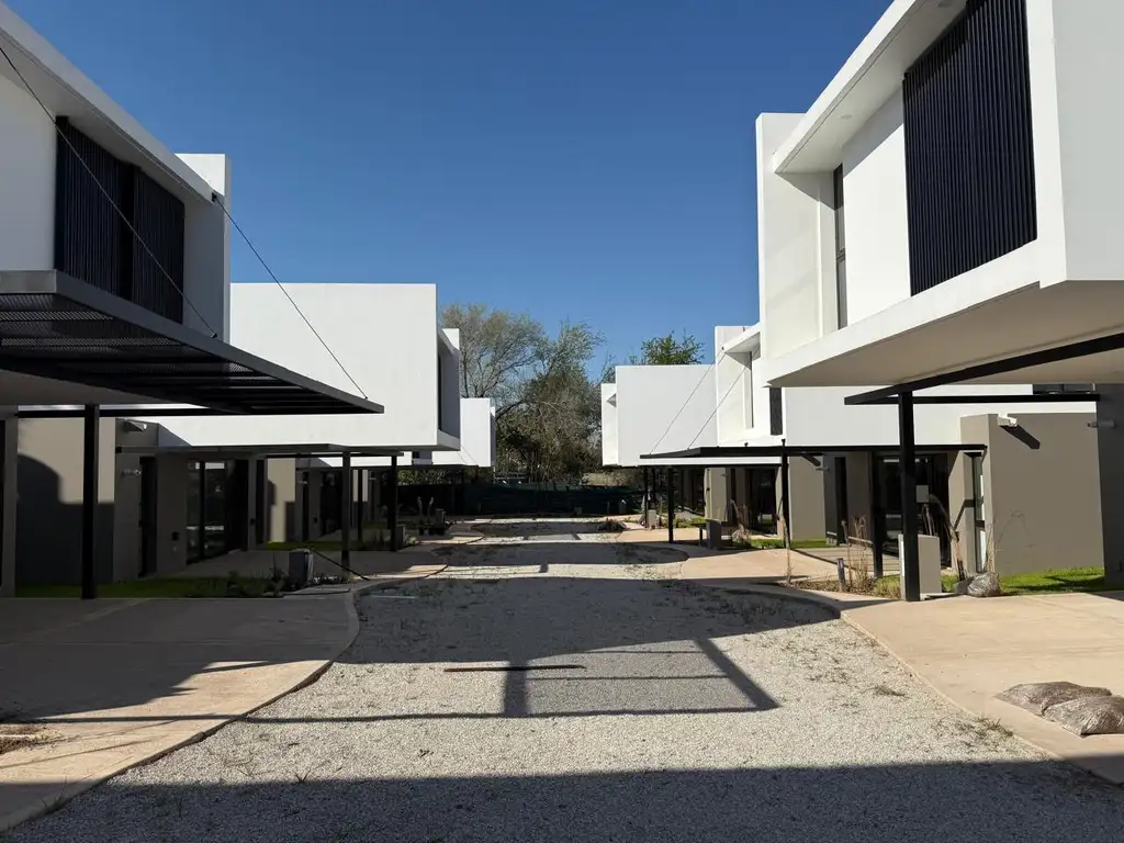 Venta Casa a estrenar, 200m2, 2 cocheras, Housing La Escondida - Raul ...