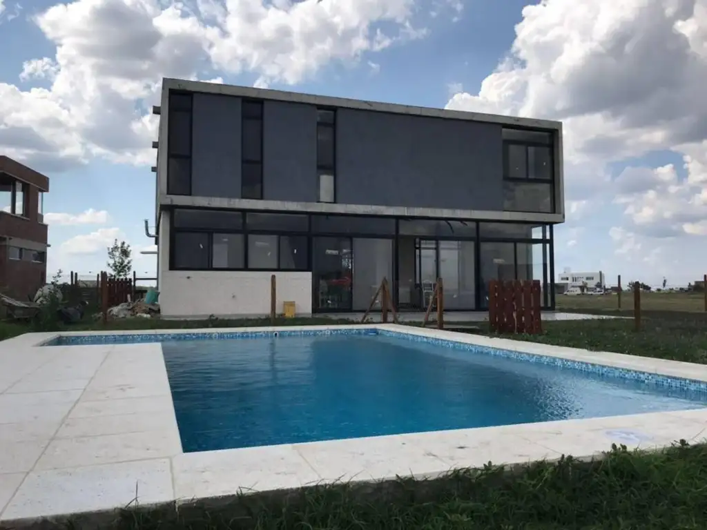 Venta Casa 4 dormitorios, 300m2, con balcón, Luis, San Sebastian, Escobar | Argenprop