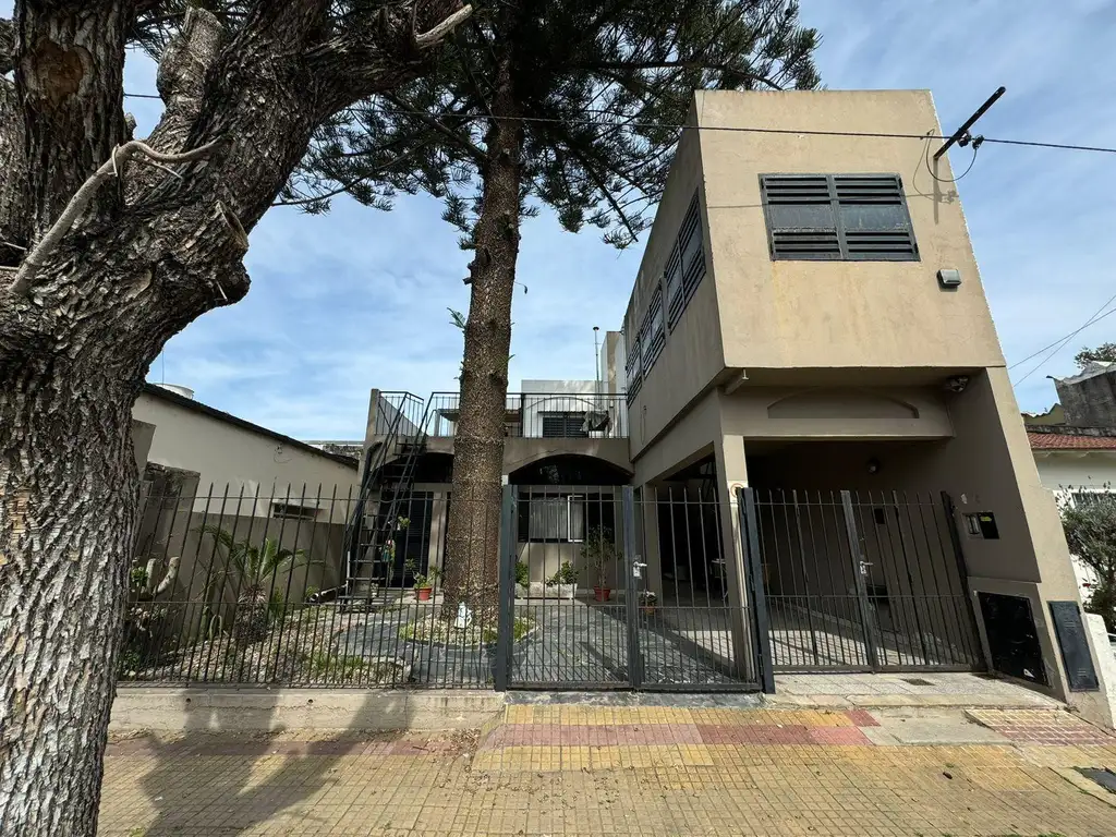 Casa Venta 20 años 4 dormitorios, con balcón, 2 cocheras, 5 E 528 Bis Y 529 Tolosa, Tolosa ...