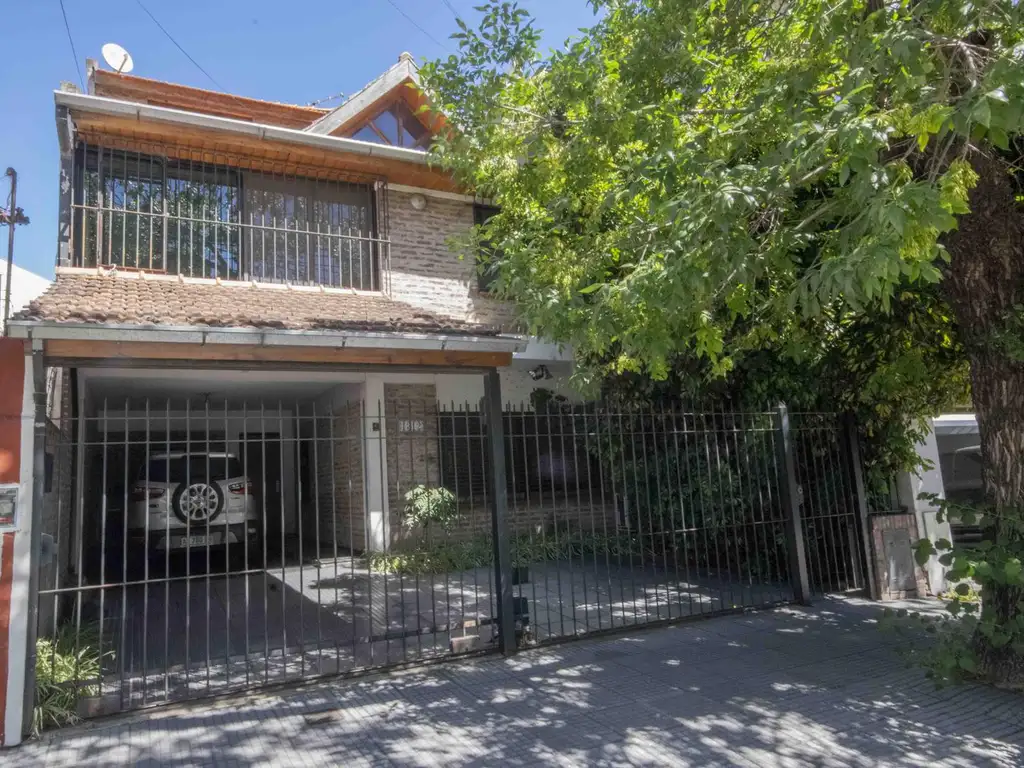 Casa Venta 35 años 4 ambientes, 2 cocheras, 184m2, Dardo Rocha 1300 ...