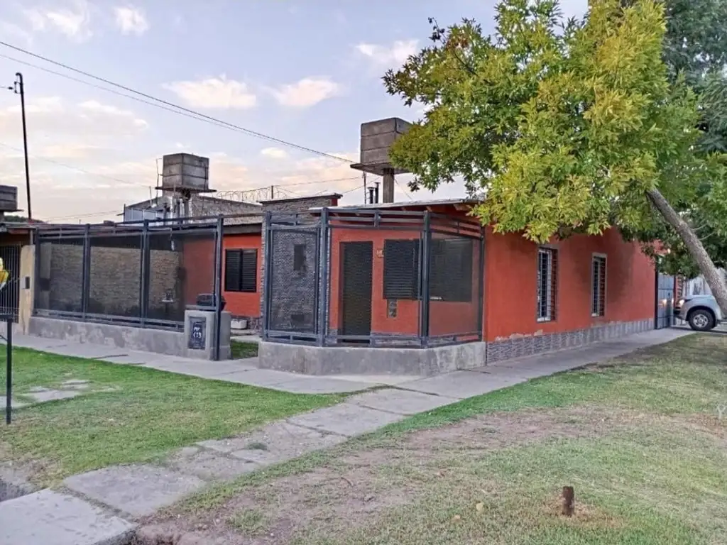 Venta Casa 5 años 3 dormitorios, 2 cocheras, 80m2, Río Negro 300 ...