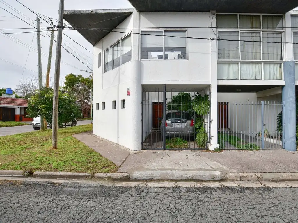 Venta Casa 25 años 2 dormitorios, 1 cochera, 72m2, Calle 520 Bis 1300, Tolosa | Argenprop