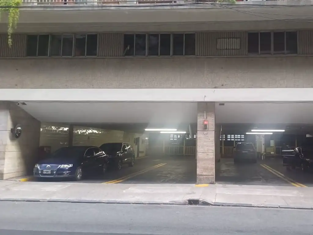 Excelente cochera en edificio de cochera en PB, Montevideo 1500 ...