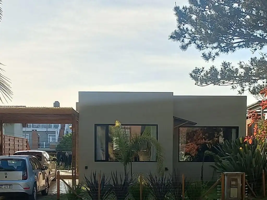 Venta Casa a estrenar 2 dormitorios, 1 cochera, 125m2, Avenida 4 Y Paseo 143, Villa Gesell ...