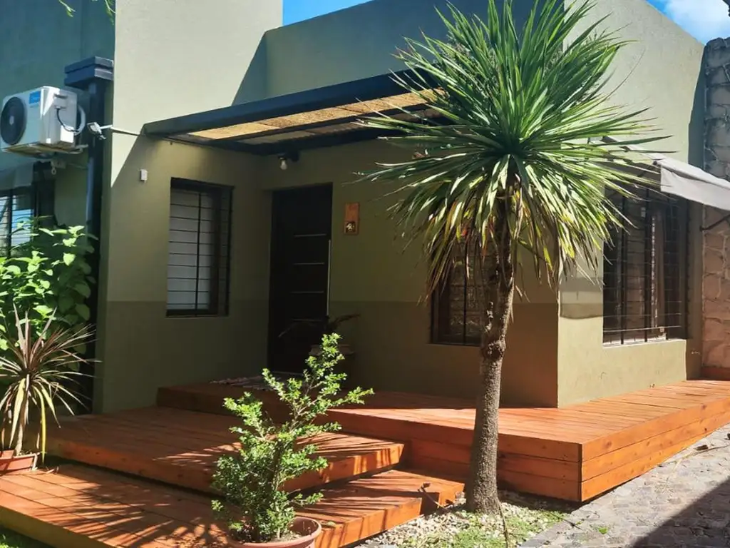 Venta Casa 10 años 2 dormitorios, 2 cocheras, 150m2, 425 E/ Caminos ...