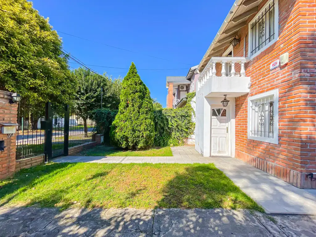 Venta Casa 26 años 2 dormitorios, con balcón, 164m2, Calle 21 Entre 514 Y 515, Manuel B Gonnet ...