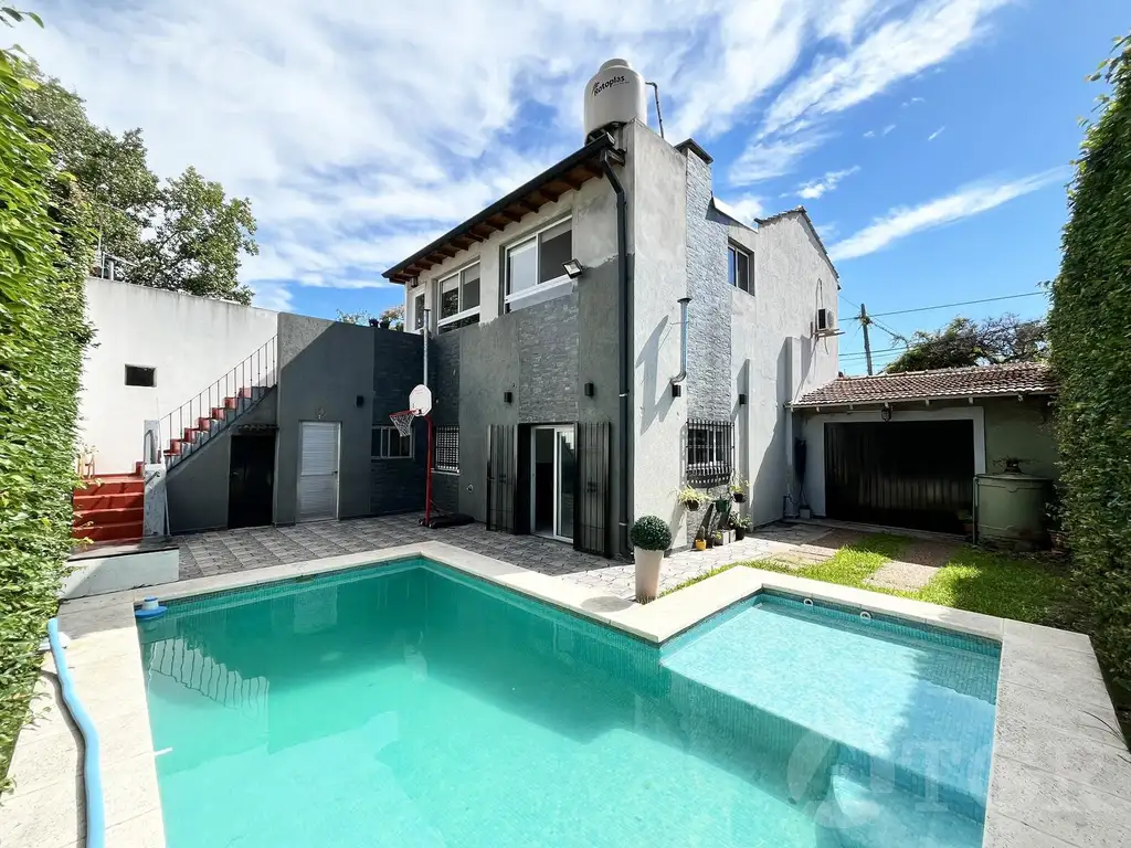 Venta Casa 20 años 3 dormitorios, 150m2, Este, Cochabamba 1000, Villa Bosch | Argenprop