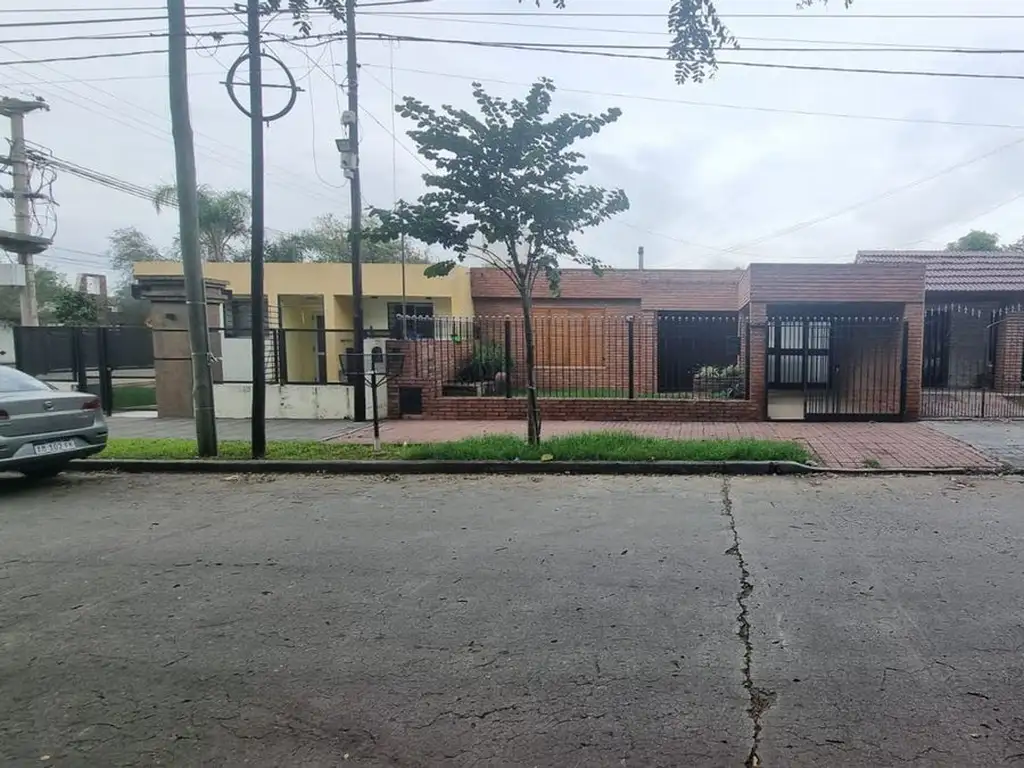 Venta Casa 72 años 3 dormitorios, 152m2, 3 cocheras, Ramón Escuti 2100 ...