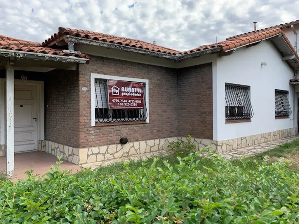 Venta Casa 40 años 3 dormitorios, 152m2, con balcón, Cnel M Dorrego 2200, Olivos Golf | Argenprop